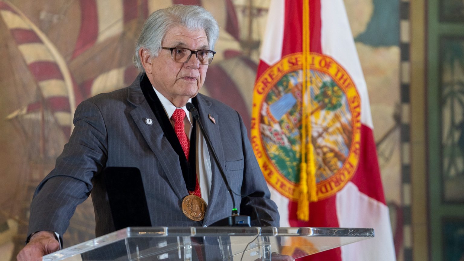 VOC Presents Truman-Reagan Medal of Freedom to Maximo Alvarez